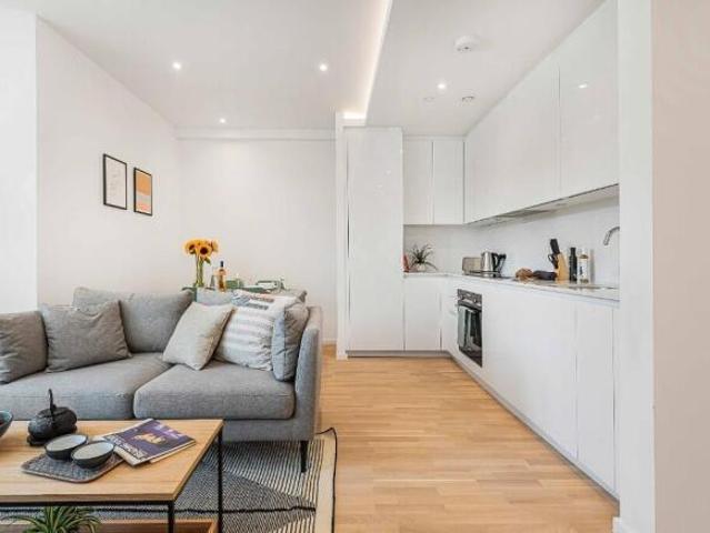 1 bedroom flat for rent in Gravity Co Reading Town Centre, 59 Queens Road, Reading, Berkshire, RG1
