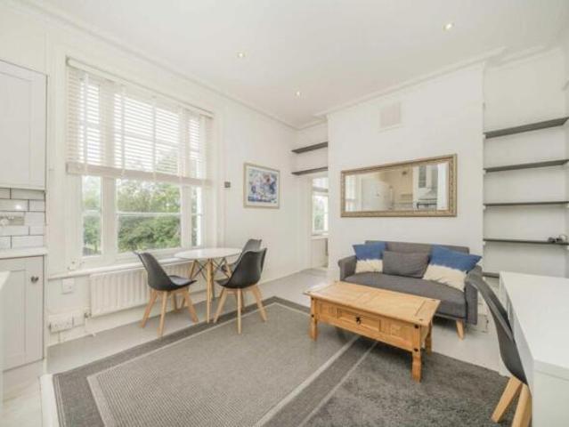 1 bedroom flat for rent in Grafton Square, Clapham, SW4