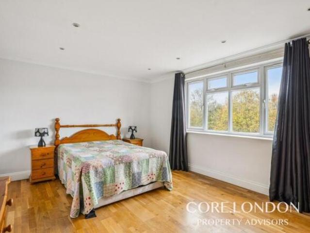 1 bedroom flat for rent in Grange Park London W5