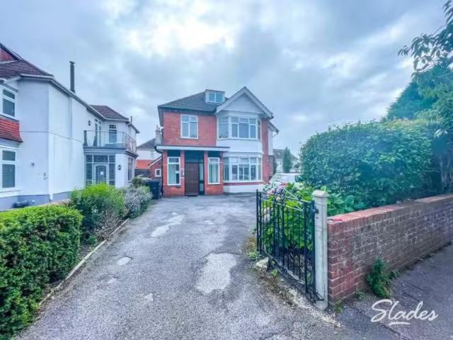 1 bedroom flat for rent in Grand Avenue, Southbourne, Bournemo.