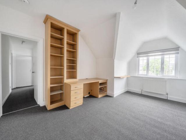 1 bedroom flat for rent in Grand Drive, London, SW20