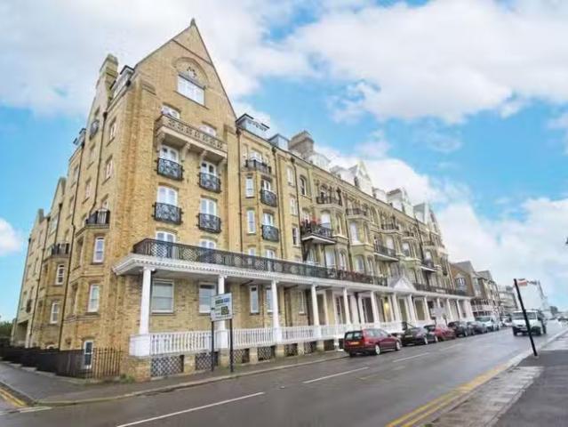 1 bedroom flat for rent in Granville House, Victoria Parade, R.