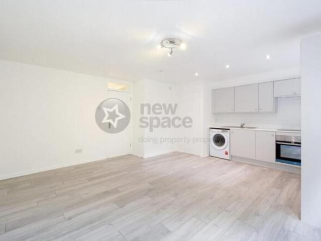1 bedroom flat for rent in Granville Square, Peckham, SE15