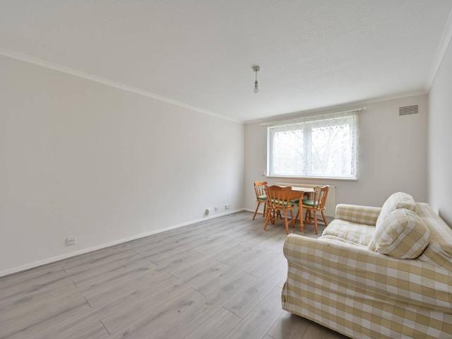 1 Bedroom Flat for Rent in Granville Road | Foxtons