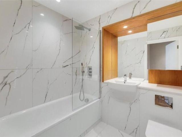 1 bedroom flat for rent in Greyhound Parade, Wandsworth Common, SW17