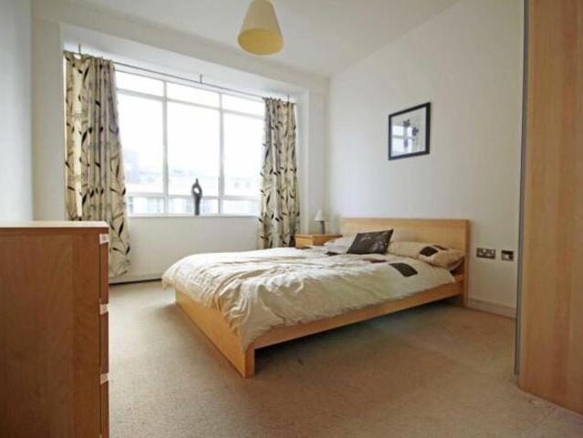 1 bedroom flat for rent in Great West Road, Brentford, TW8