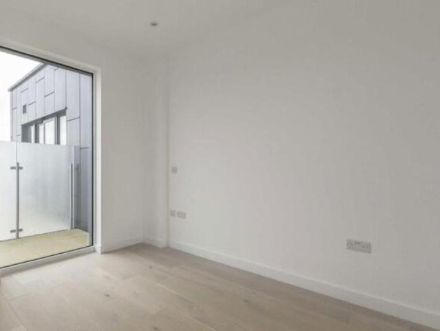 1 bedroom flat for rent in Great West Road, Brentford, TW8