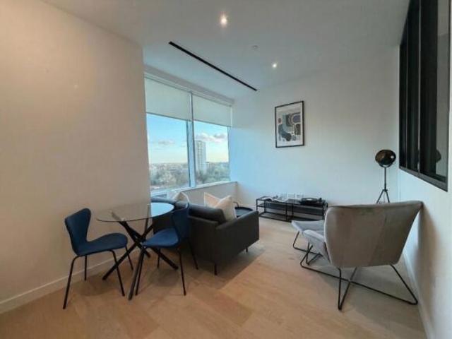 1 bedroom flat for rent in Great West Road, London, TW8