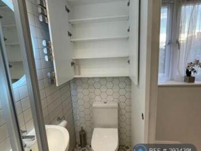 1 bedroom flat for rent in Green Wrythe Lane, Carshalton, SM5