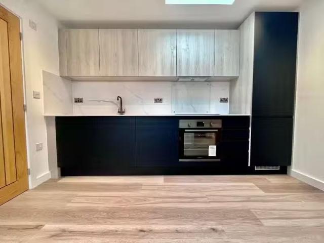 1 bedroom flat for rent in Green Lane, Bagshot, Surrey, GU19