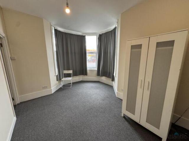 1 bedroom flat for rent in Green Lanes, Palmers Green, N13