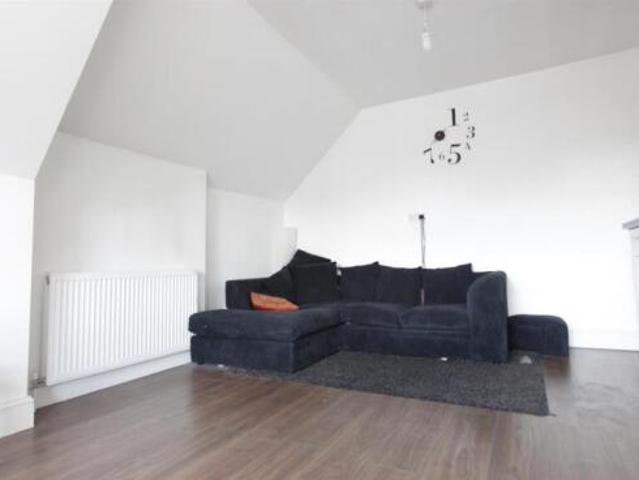 1 bedroom flat for rent in Green Lanes, Palmers Green, N13