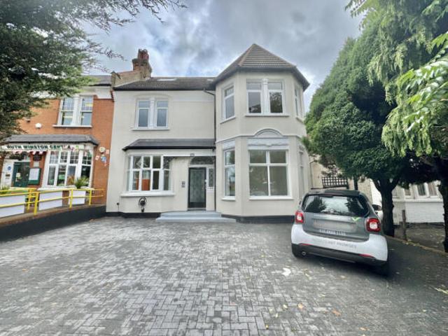 1 bedroom flat for rent in Green Lanes, Palmers Green, N13