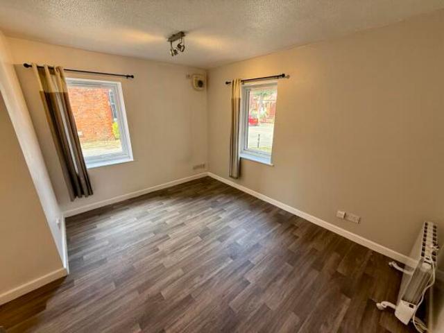 1 bedroom flat for rent in Gresham Court, Shrubbery Avenue, WR1
