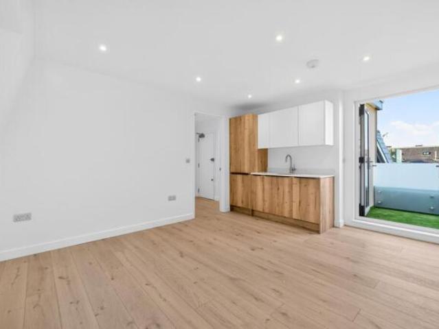 2 bedroom flat for rent in Griggs Place London SE1