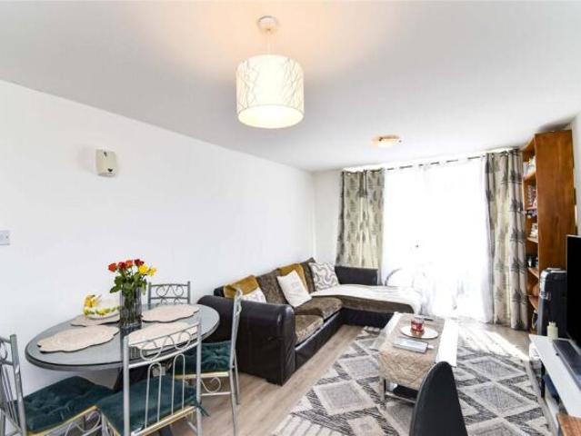 1 bedroom flat for rent in Grimsby Grove, London, E16