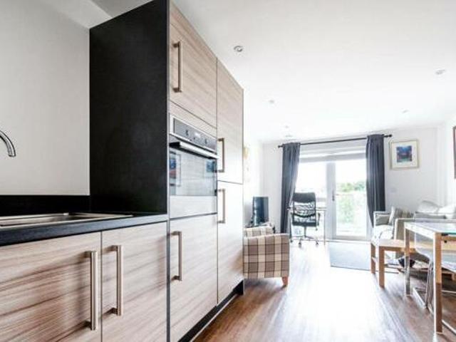 1 Bedroom Flat For Rent In Gu1, Guildford