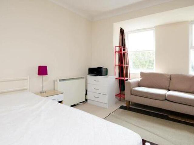 1 Bedroom Flat For Rent In Gu1, Guildford
