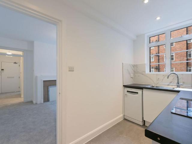 1 bedroom flat for rent in Hammersmith Road, Latymer Court Hammersmith Road, W6