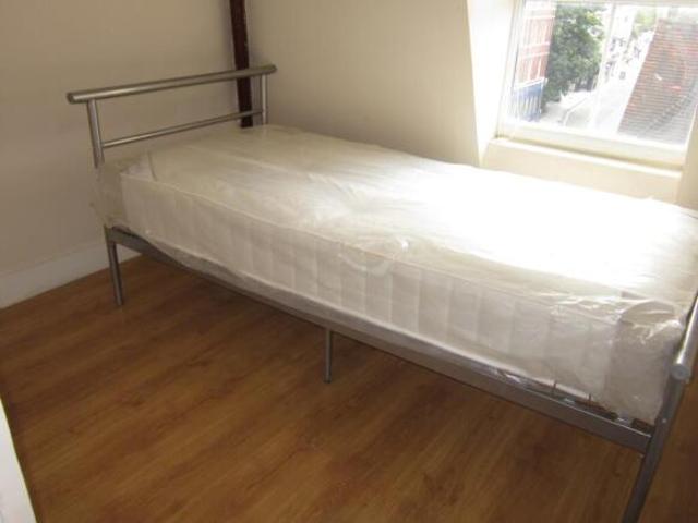 1 bedroom flat for rent in Hammersmith Road, London, W14