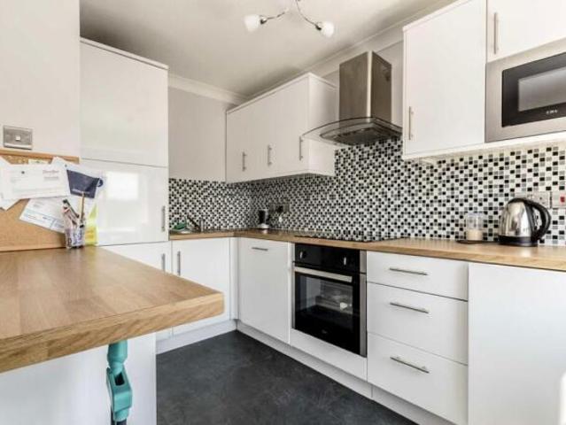 1 bedroom flat for rent in Hampton Road, Teddington, TW11