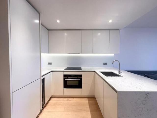 1 bedroom flat for rent in Hampton Tower, Marsh Wall, Tower Hamlets, London, E14