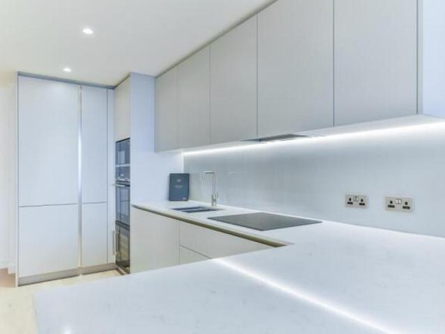 1 bedroom flat for rent in Hampton Tower, South Quay, 75 Marsh Wall, Canary Wharf, London, E14