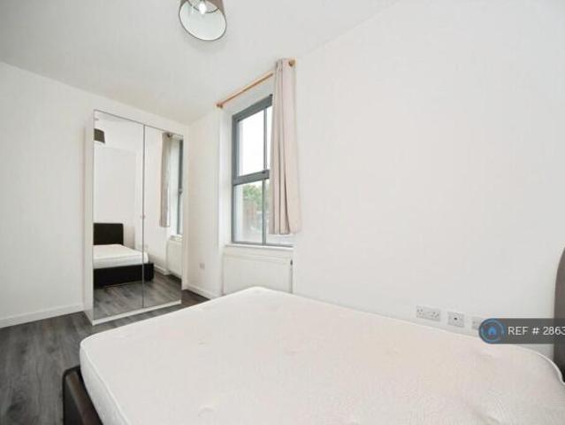 1 bedroom flat for rent in Hanover House, London, SE18