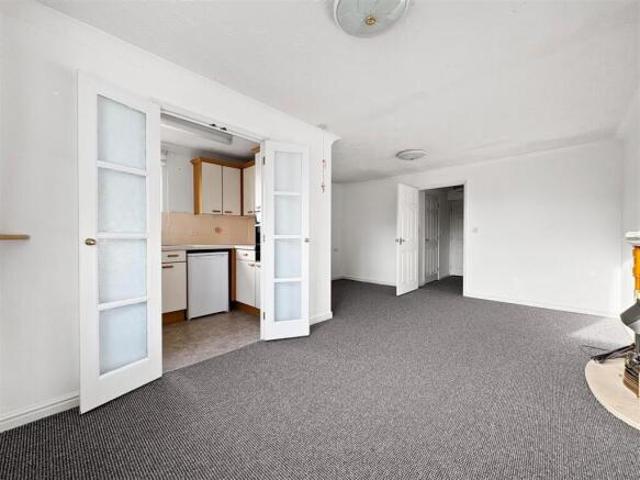 1 bedroom flat for rent in Haig Court, Cambridge, CB4