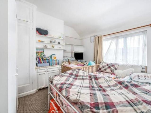1 bedroom flat for rent in Halsbury Road West, Northolt, UB5