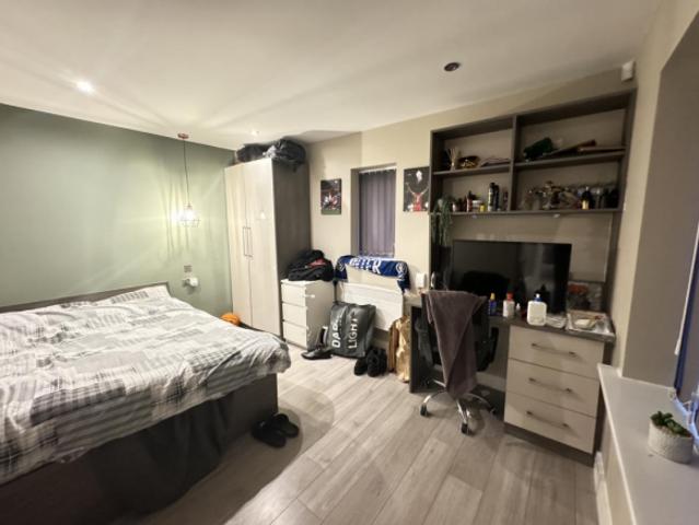 1 bedroom flat for rent in Hartisca Residence, Hartwell Road, Hyde Park, Leeds, West Yorkshire, LS6