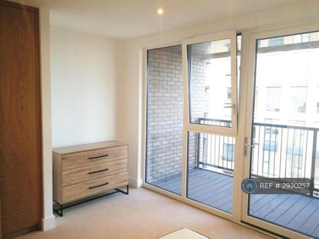 1 bedroom flat for rent in Harbourside Court, London, SE8