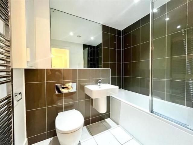 1 bedroom flat for rent in Harbourside, Great Western House, BS1