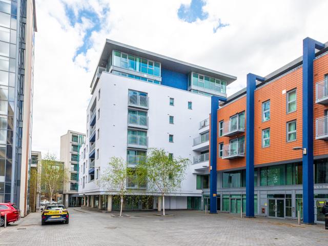 1 Bedroom Flat for Rent in Hardwicks Square | Foxtons