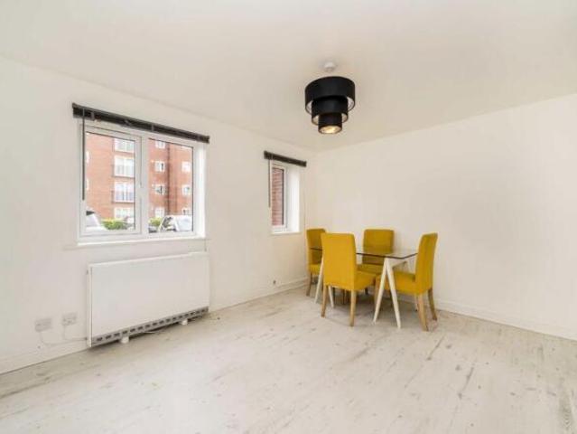 1 bedroom flat for rent in Harlinger Street, Charlton, SE18