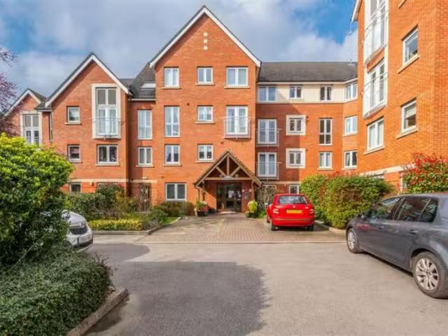 1 bedroom flat for rent in Hathaway Court, Alcester Road, Stra.
