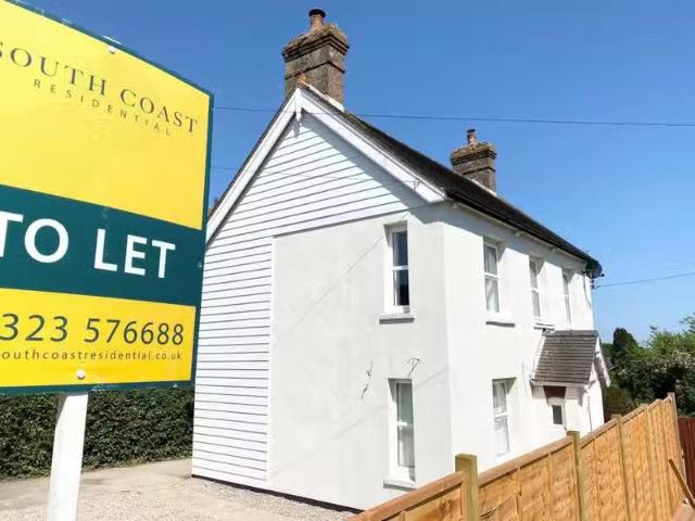 1 bedroom flat for rent in Hawks Road, Hailsham, BN27