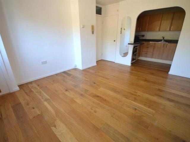 1 bedroom flat for rent in Hawkshill, Dellfield, St Albans, AL1