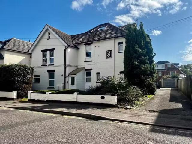 1 bedroom flat for rent in Hawkwood Road, BH5