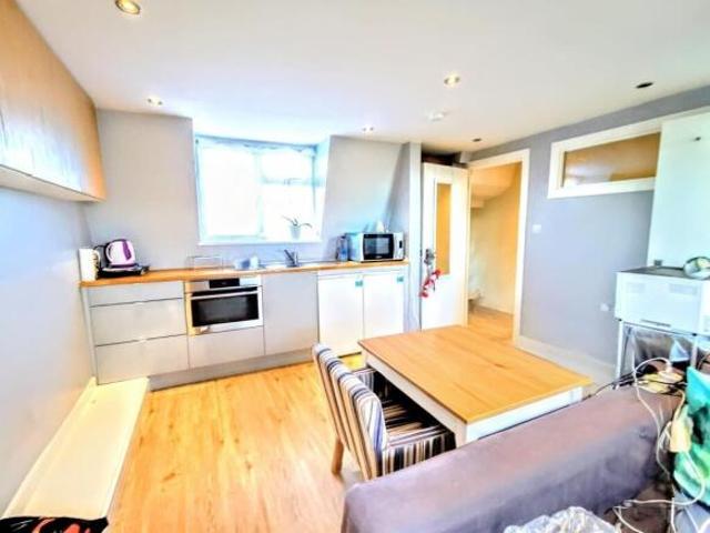 1 bedroom flat for rent in Haydons Road, London, SW19