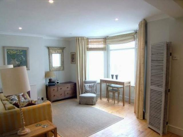 1 bedroom flat for rent in Hazlitt Road Kensington Olympia W14