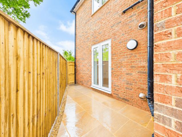 1 bedroom flat for rent in Henley Wood Road, Earley, RG6