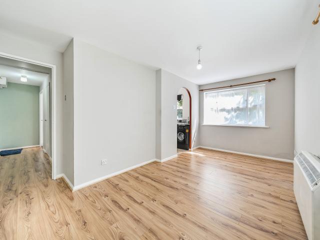 1 Bedroom Flat for Rent in Henry Doulton Drive | Foxtons