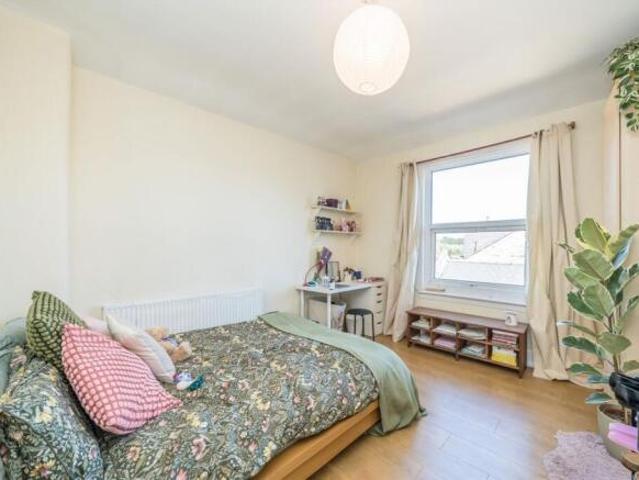 1 bedroom flat for rent in Heath Road, Twickenham, TW1