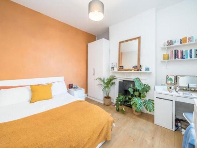 1 bedroom flat for rent in Heath Road, Twickenham, TW1