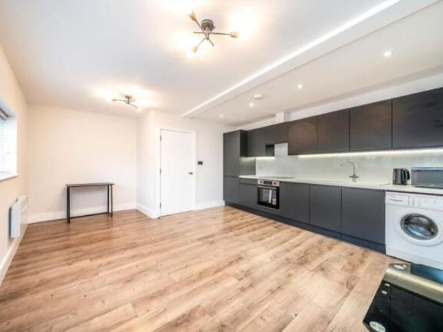 1 bedroom flat for rent in Heath Road, Twickenham, TW1