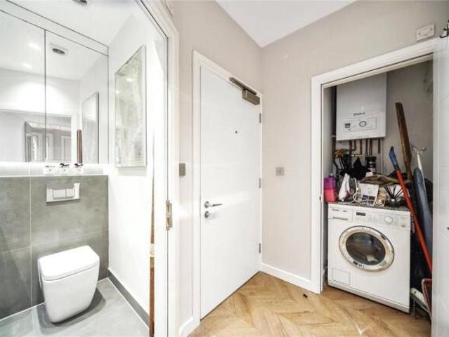 1 bedroom flat for rent in Heather Close, Battersea, SW8