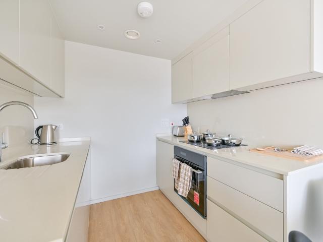 1 Bedroom Flat for Rent in Heathrow House | Foxtons