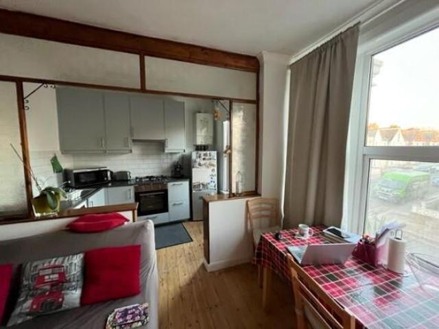 1 bedroom flat for rent in Heaton Road, CR4
