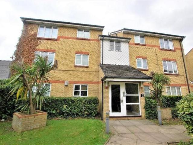 1 bedroom flat for rent in Heddington Grove, Islington, London, N7